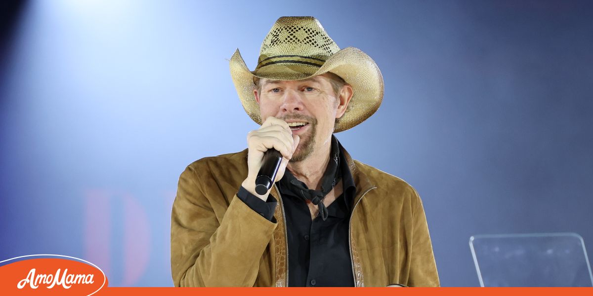 Toby Keith's Mother Joined Him Onstage in One of His Final Shows before ...