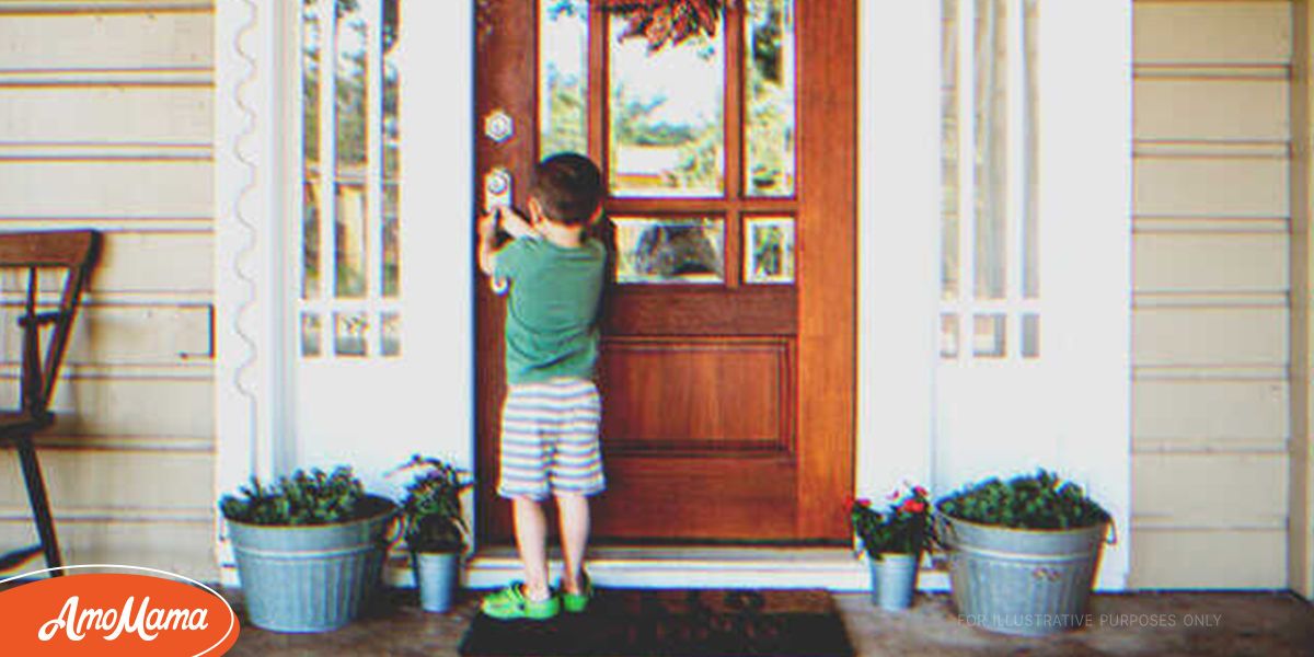 Lost Little Boy Goes House to House Looking For Help until His Carbon ...