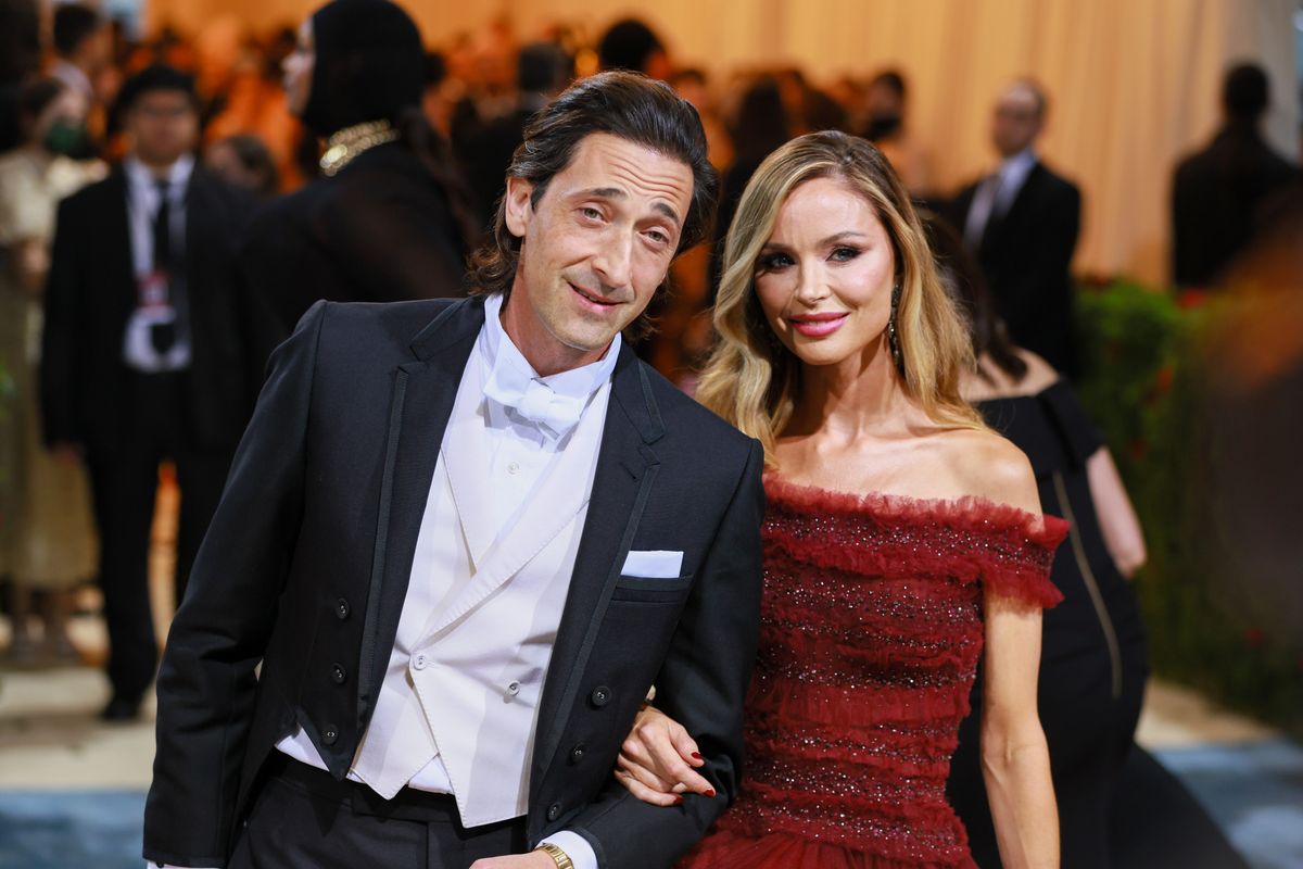 Halle Berry Kisses Adrien Brody at the 2025 Oscars, Sparking Discussion ...