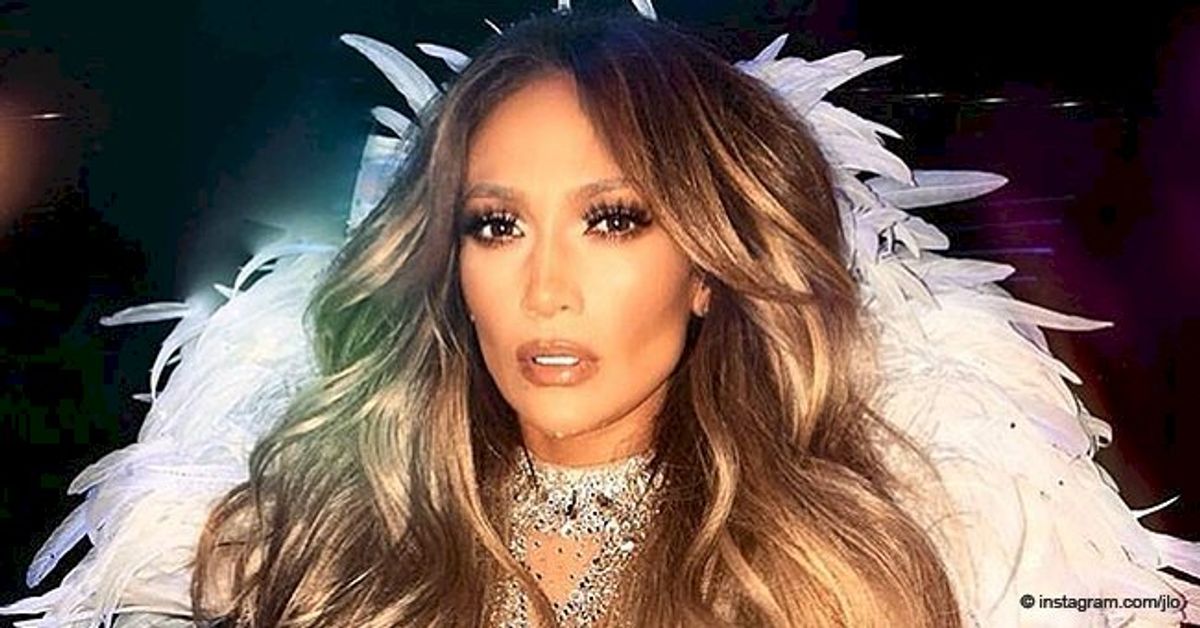 Jennifer Lopez falls during a concert but handles it like a professional