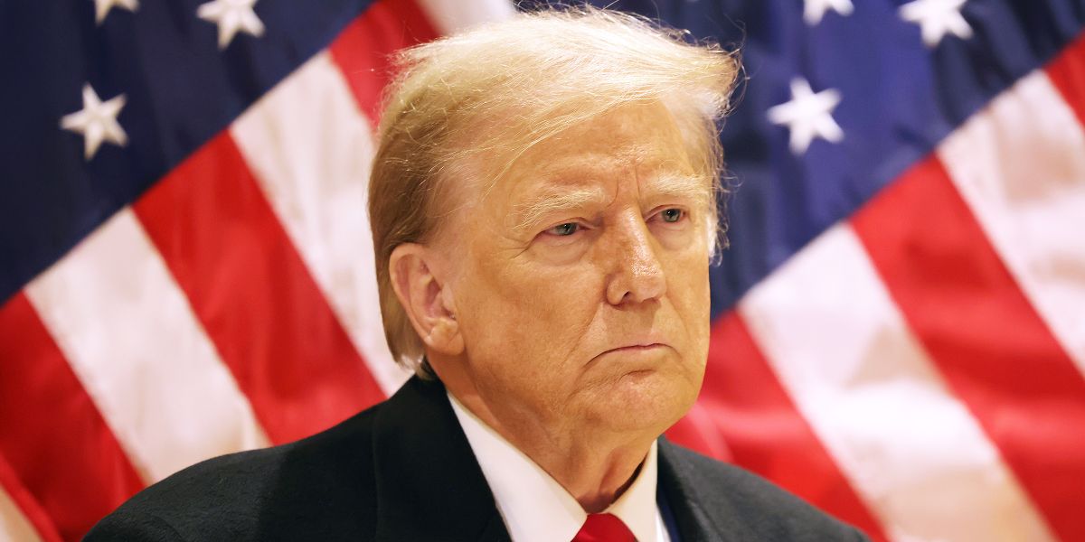 Donald Trump Seen 'Dragging' Right Leg on Golf Course, Sparking Health ...