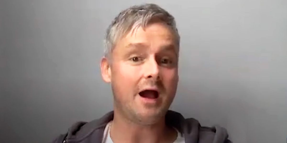 This 2000s Heartthrob with Gray Hair at 46 Looks Nothing like He Did ...