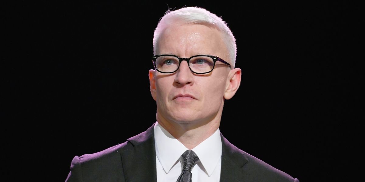 'This Is So Terrifying': Video Shows CNN Anchor Anderson Cooper Being ...