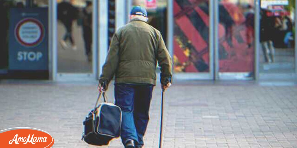 Poor Man Returns Lost Bag to Older Lady, Gets Warm Meal and New Home in ...
