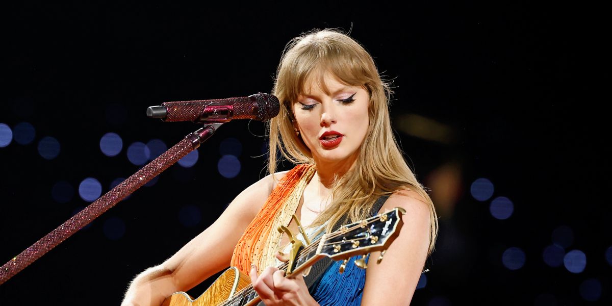 Taylor Swift, 35, Sparks Buzz With Her 'Different' Look in an Interview ...