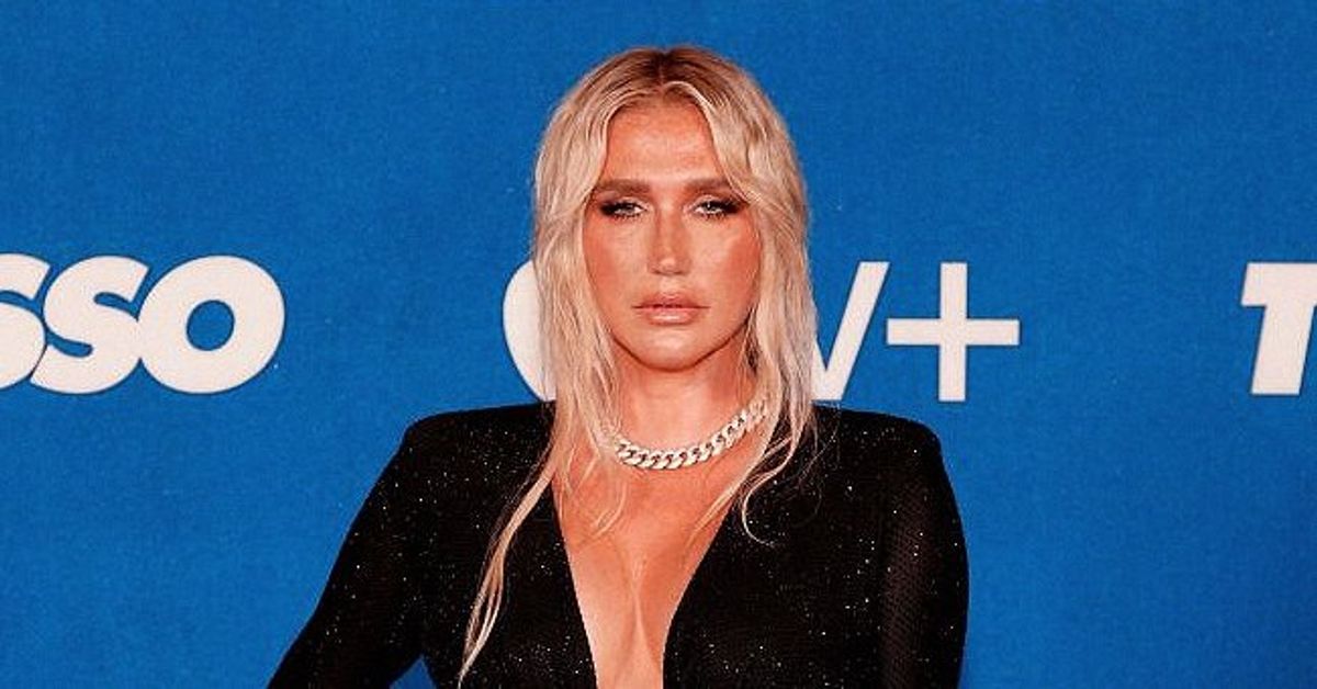 Singer Kesha Dons Leather and Chains in New Photo – Fans Stunned