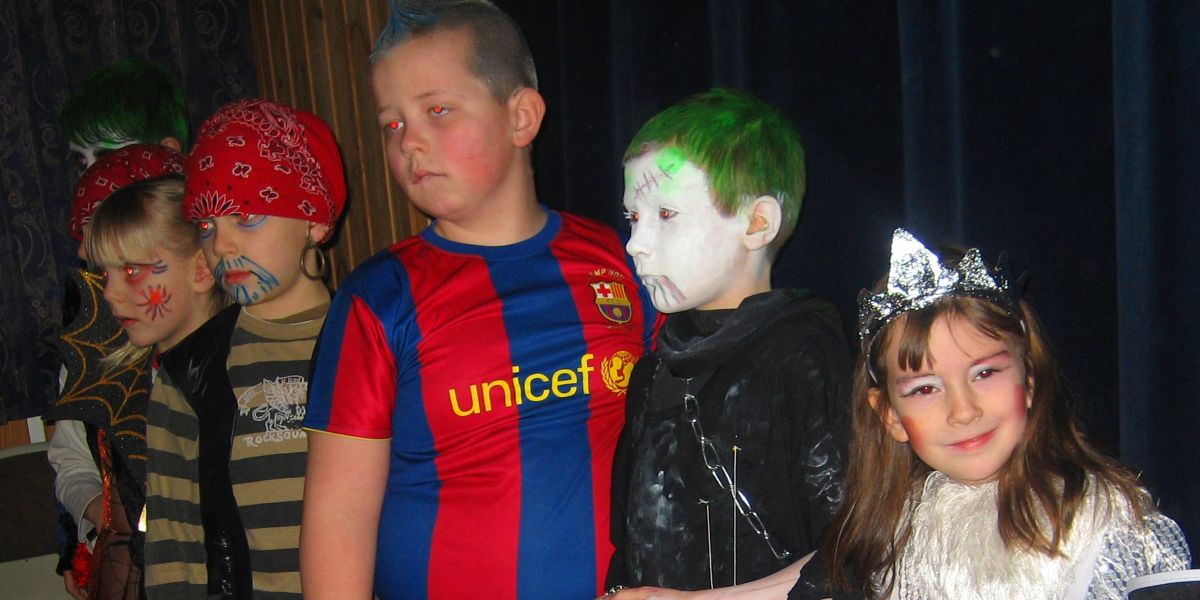 I Helped a Poor Girl with Her Halloween Costume – Years Later We Stood ...