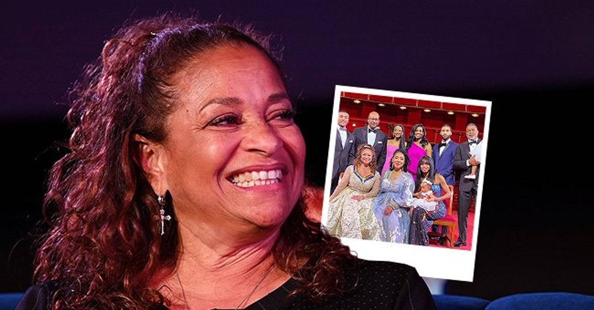 Debbie Allen and Her Family Pose Together at the Kennedy Center in a ...