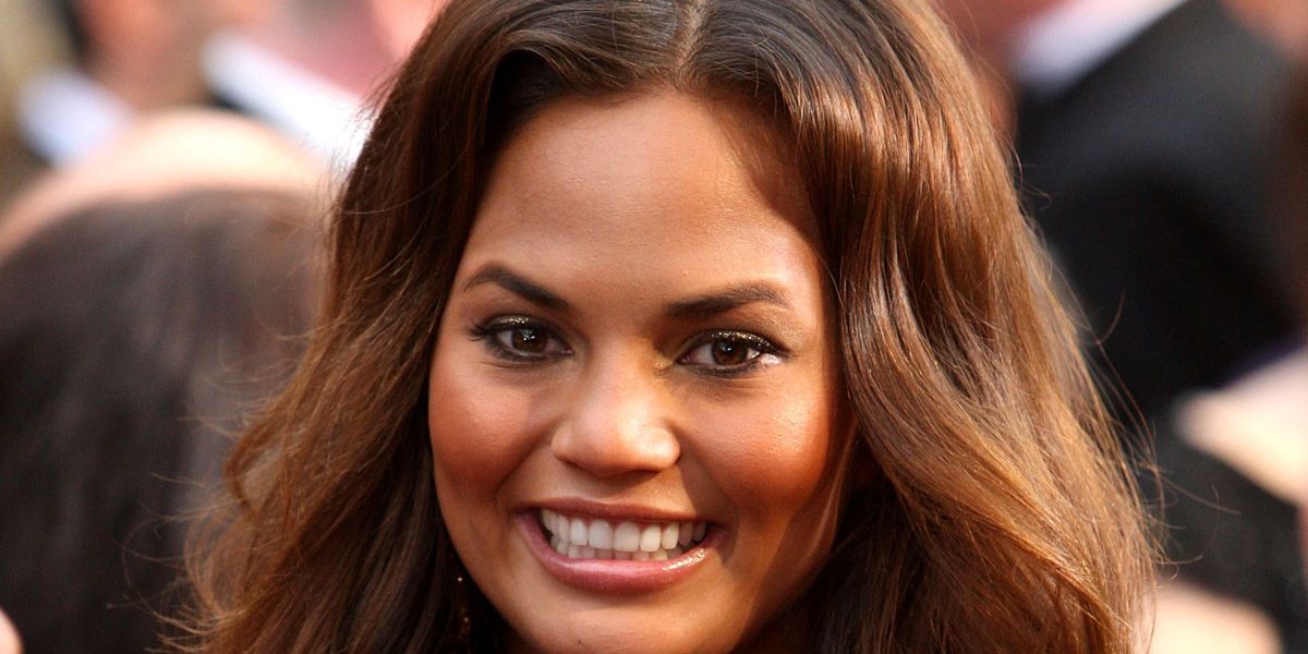 Chrissy Teigen Shares How a Candy Cane Cost Her a Front Tooth – Video