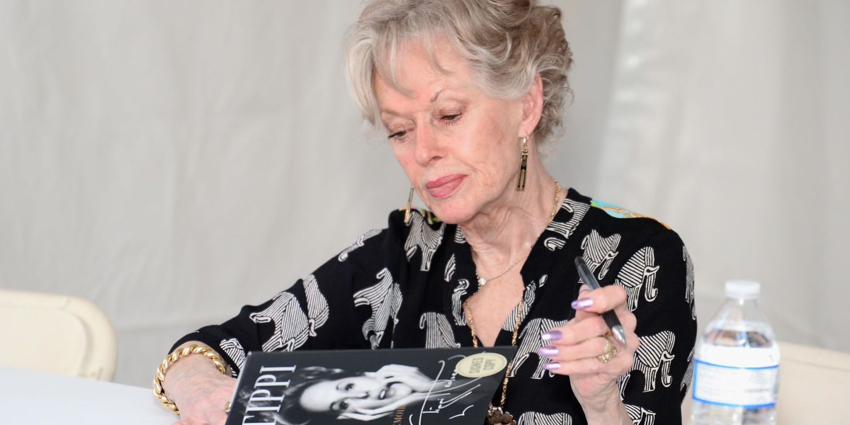 96-Year-Old Hollywood Icon Seen After a Year as Reports Say She Can't ...