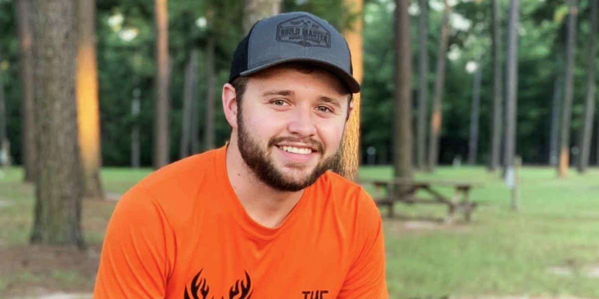 'Counting On' Star Jason Duggar, 24, Gets Engaged on the Beach — But ...