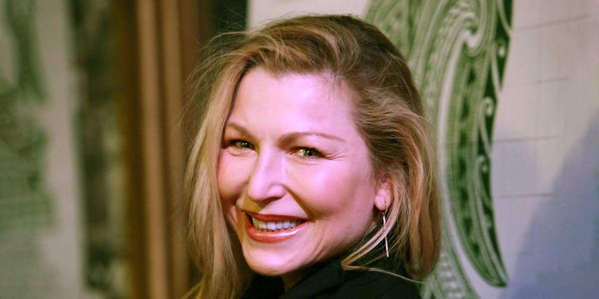 Tatum O Neal Walks With Cane At Son S Wedding After Stroke Fans React