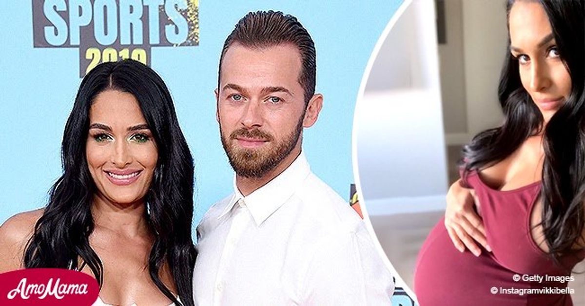 Heavily Pregnant Nikki Bella Puts Her Growing Baby Bump on Display in a ...