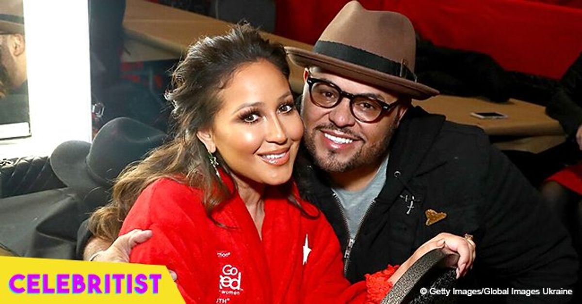 Israel Houghton & wife Adrienne Bailon serenade small crowd with ...