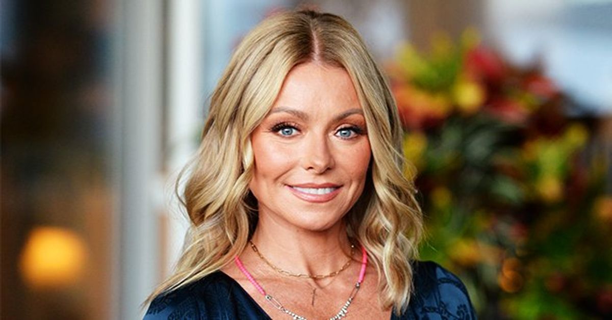 Kelly Ripa Claps Back at Hater Who Accused Her of Using a Filter in a ...