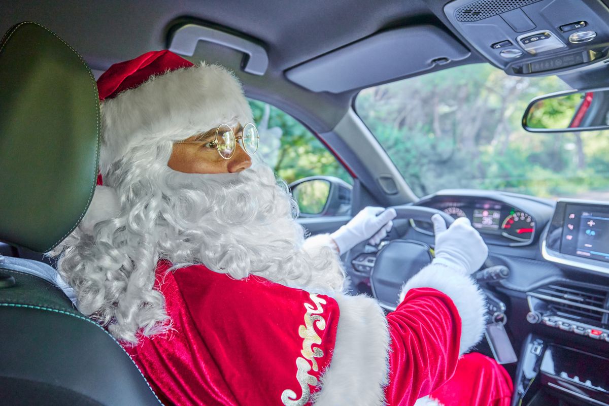 Mom Welcomes Santa-In-Disguise on Christmas Eve, Only to Learn He's ...