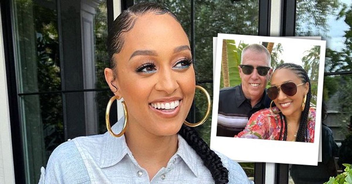 Tia Mowry of 'Sister, Sister' Shares Rare Photos of Father, Timothy ...