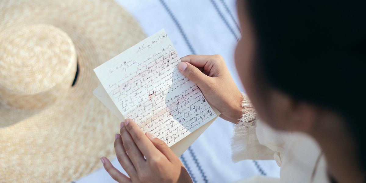 Orphan Finds Old Love Letters in Antique Shop, Realizes She Knows the ...