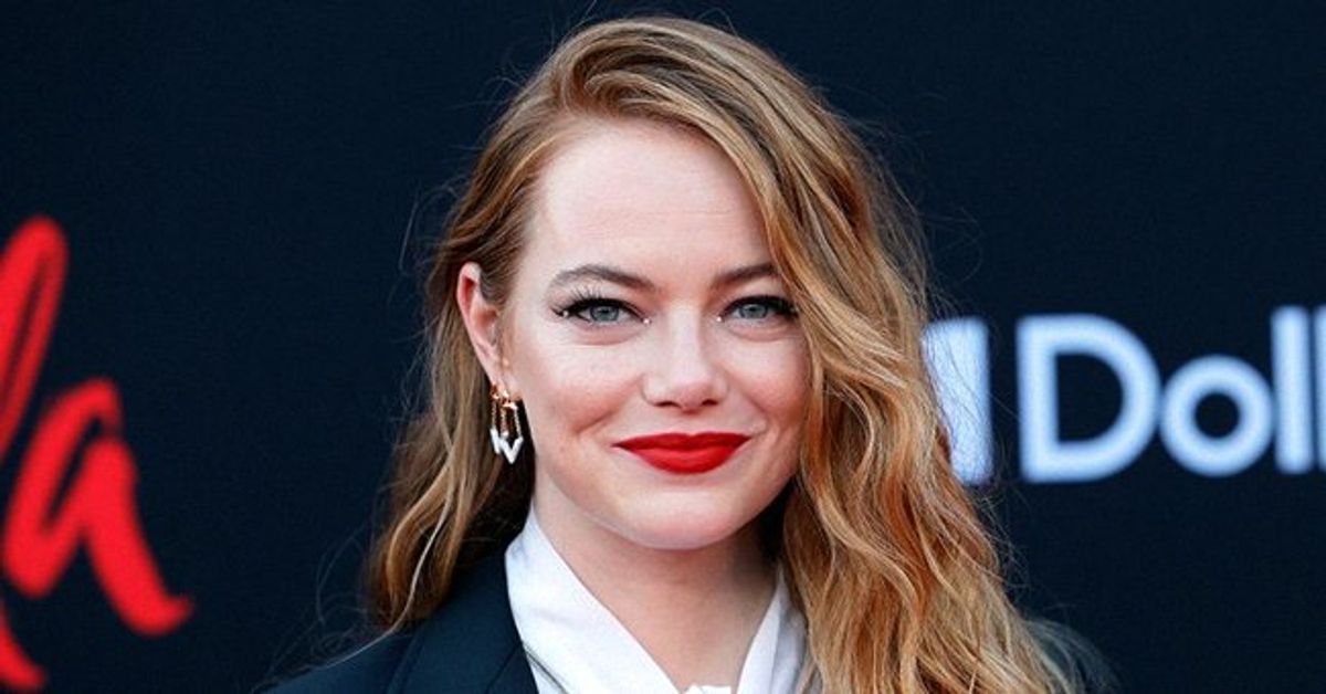Fans React to Emma Stone's Hilarious Facial Expression in Naomi Watts ...