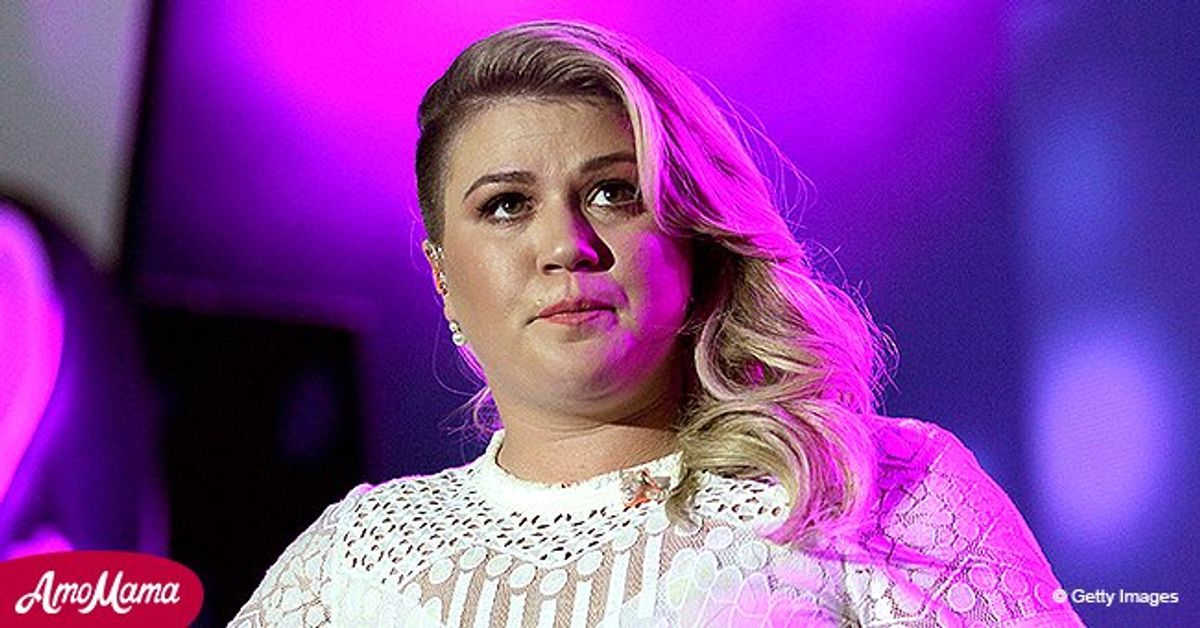 Kelly Clarkson Claps Back at Hater Who Spoke about Her Failed Marriage ...