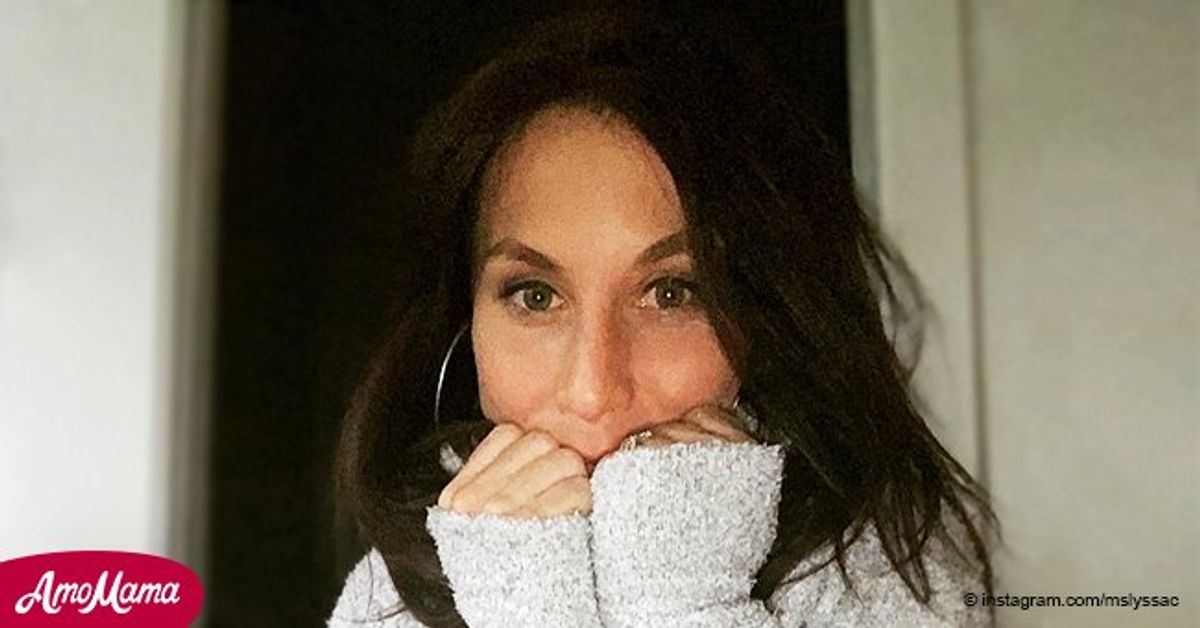 Lyssa Chapman Delights Fans Posing in a Sweater in This New Selfie