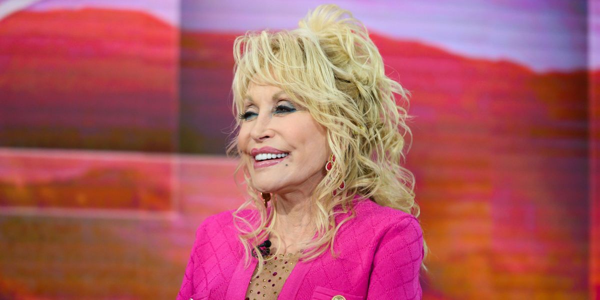 Dolly Parton, 80, Turned Heads in Denim Crop Top Showing Her Midriff ...