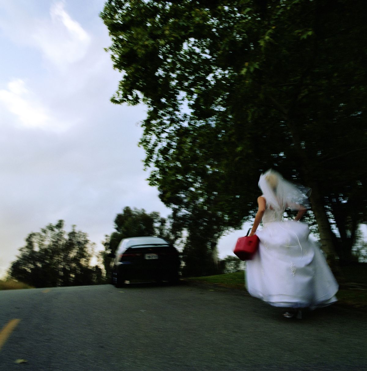 Bride Runs Away From Her Own Wedding After Receiving a Mysterious ...