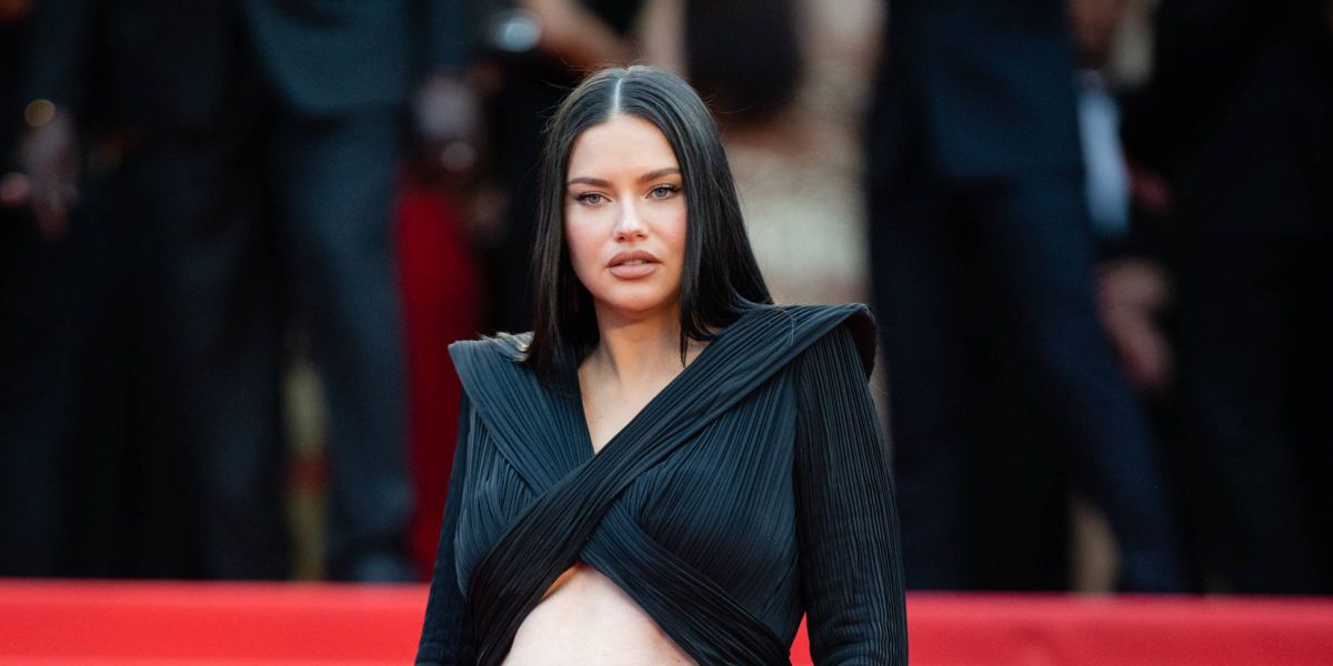 Adriana Lima, 43, Stuns with 'Healthier' Body at VS Fashion Show after ...