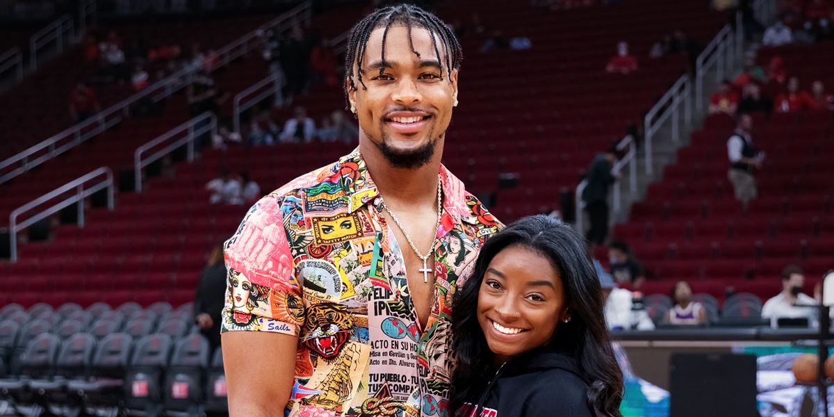 Simone Biles and Husband Jonathan Owens Share Sweet Moment on the Field ...