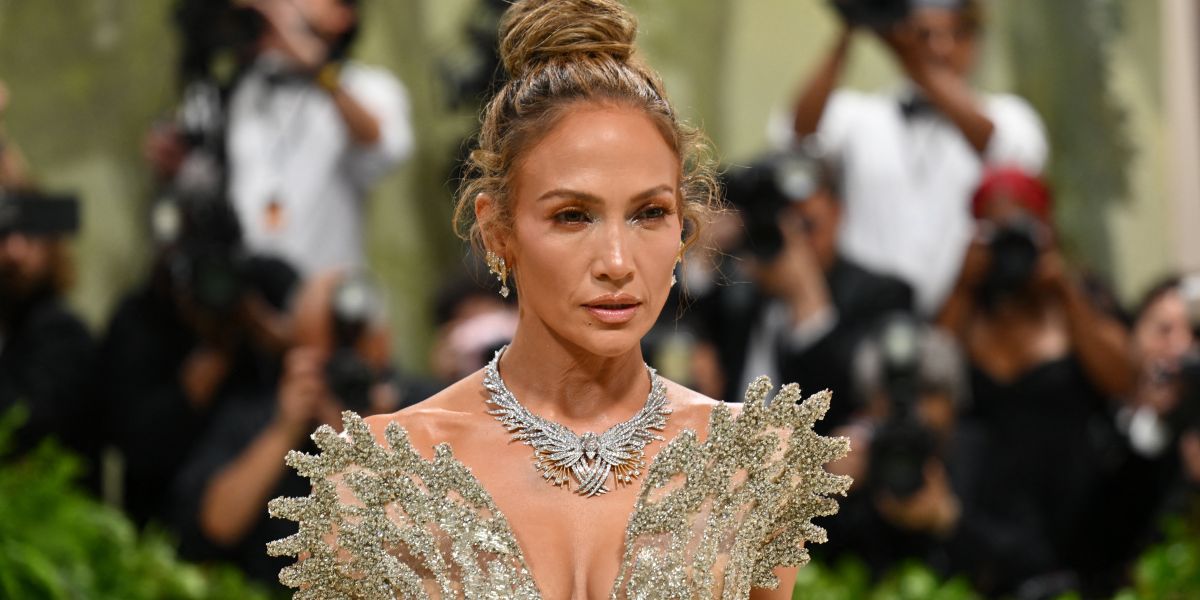 Jennifer Lopez Chastises Reporter in Mexico with Words Fans Think ...