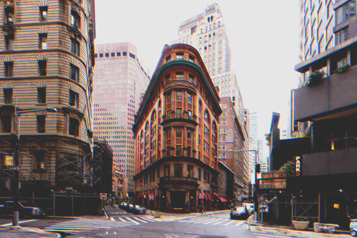 ‘Everyone Must Evacuate Now!’ Scared Plumber Runs out from Basement of ...