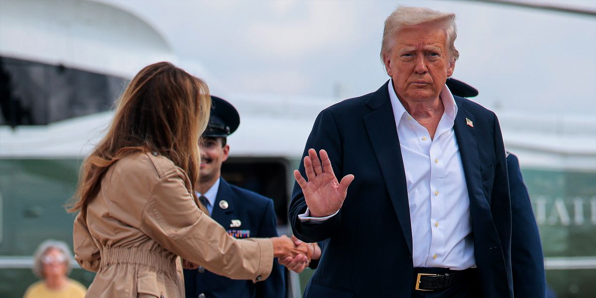 Donald Trump Seen Waving His Finger at Wife Aboard Marine One After ...