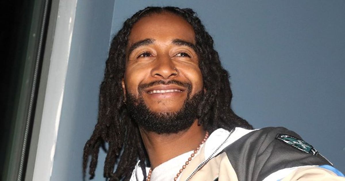 Omarion Poses with Members of His Family in New Photos Showing Their ...