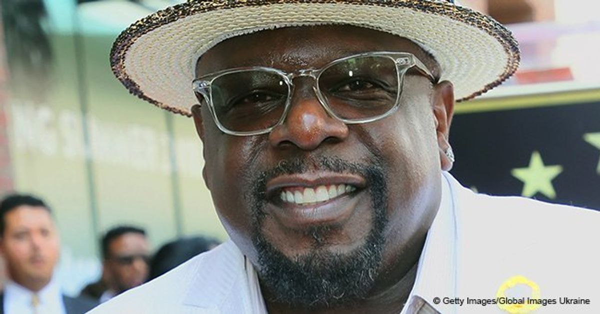 Cedric the Entertainer poses with wife & daughter receiving Hollywood ...