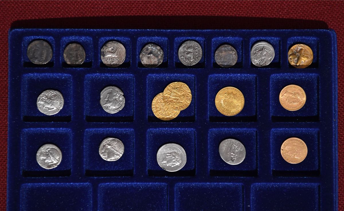 20 Unbelievable Treasures People Found in Their Homes