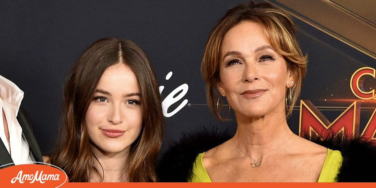 Jennifer Grey’s Daughter Stella Looks Divine with Her Freckles in Off-Shoulder Outfit for a Shoot