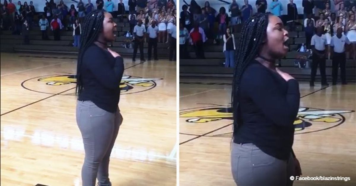 Girl's powerful performance of the national anthem without a mic that ...