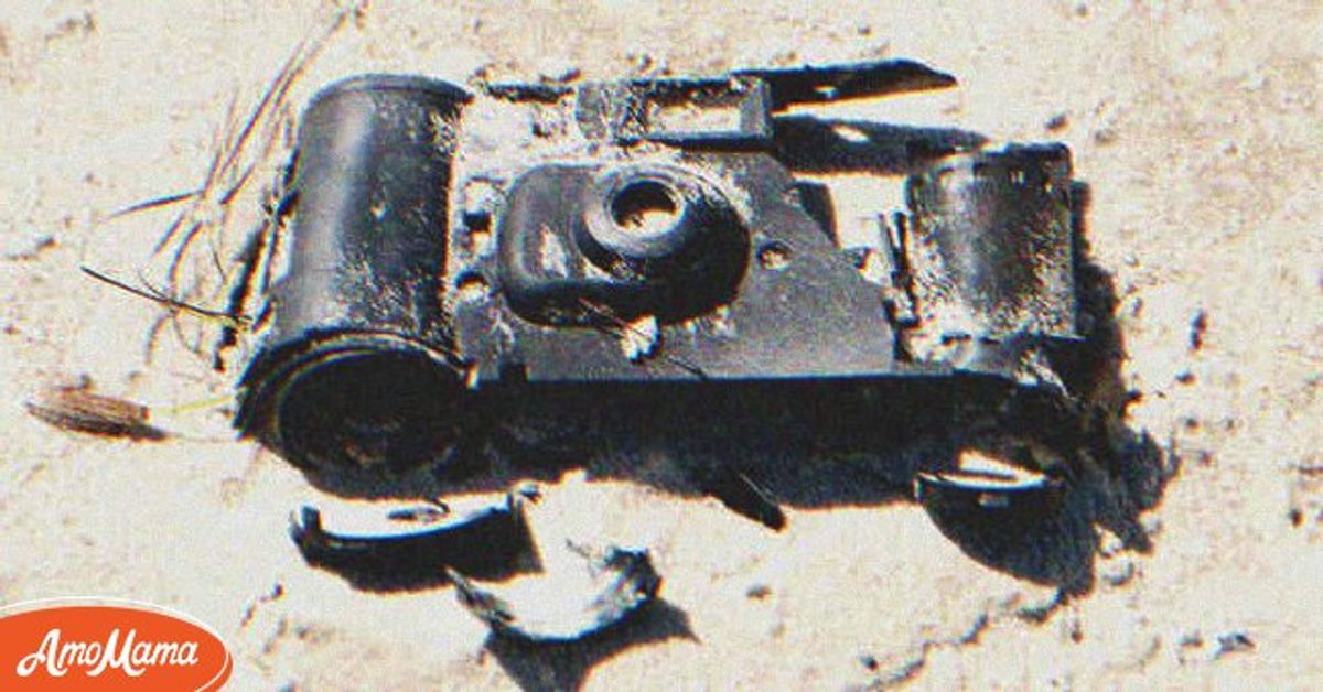 Poor Woman Finds Old Camera Lost in Ocean, Hidden Photos Are Revealed ...