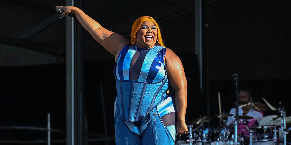 Lizzo, 36, Flaunts Her 'Little Waist' in a Black Two-Piece in New ...