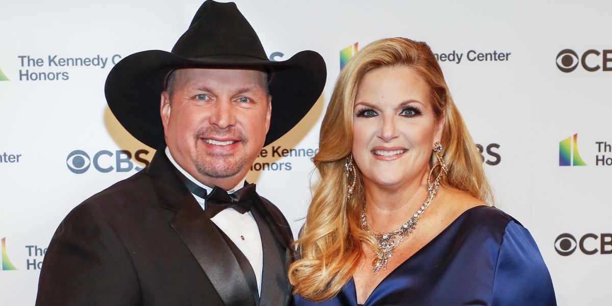 Garth Brooks and Trisha Yearwood's Looks at Her Walk of Fame Star ...