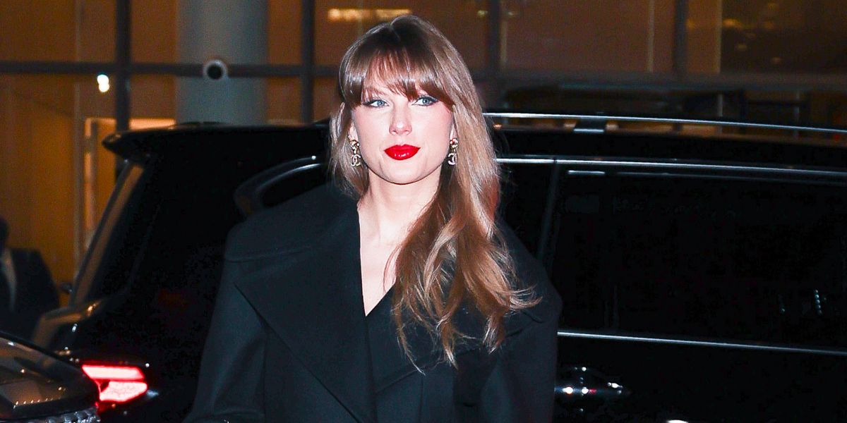 Taylor Swift, 35, Shocks Fans with Daring Photoshoot for New Album ...