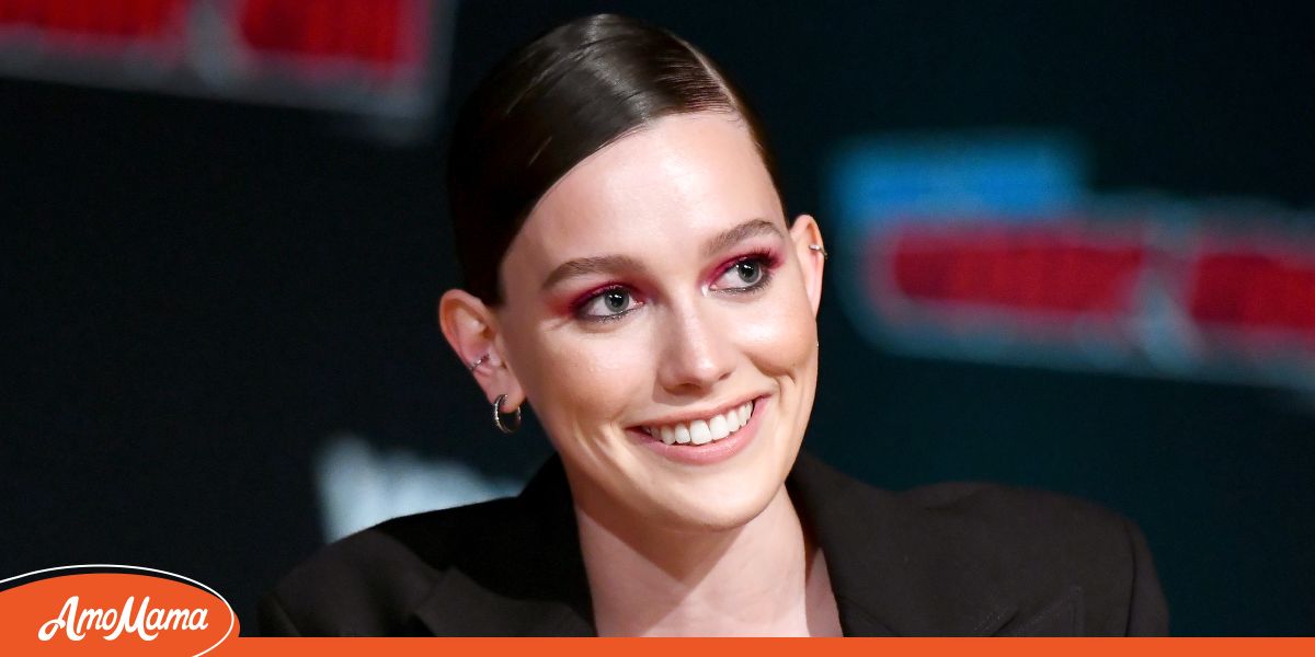 Victoria Pedretti's Parents Are Artists & 'Not Shy with Criticism'