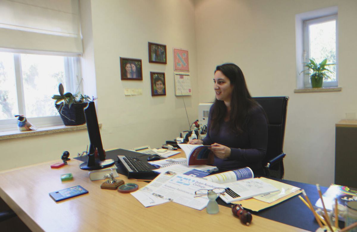 Colleagues Mock Poor-Looking Intern, Learn She’s Not So Simple When ...