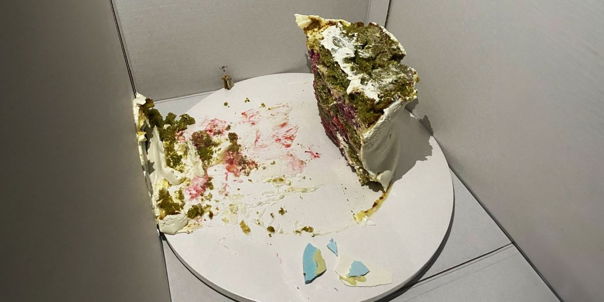 My MIL and Her Friends Ate Our $1000 Wedding Cake the Night before Our ...