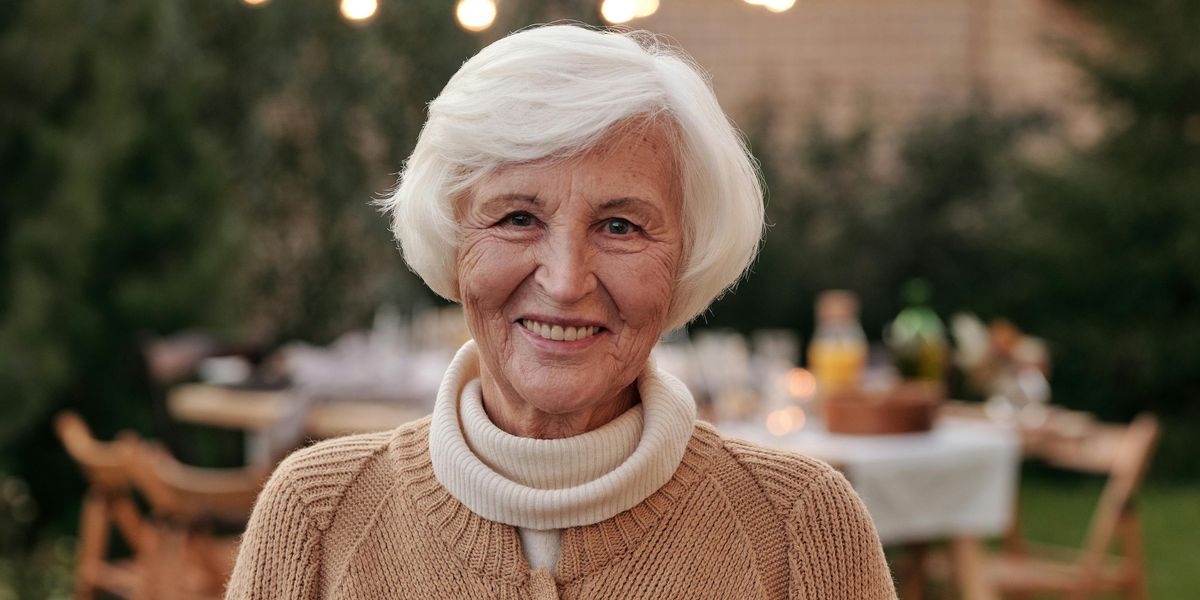 How to Embrace Gray Hair With Confidence