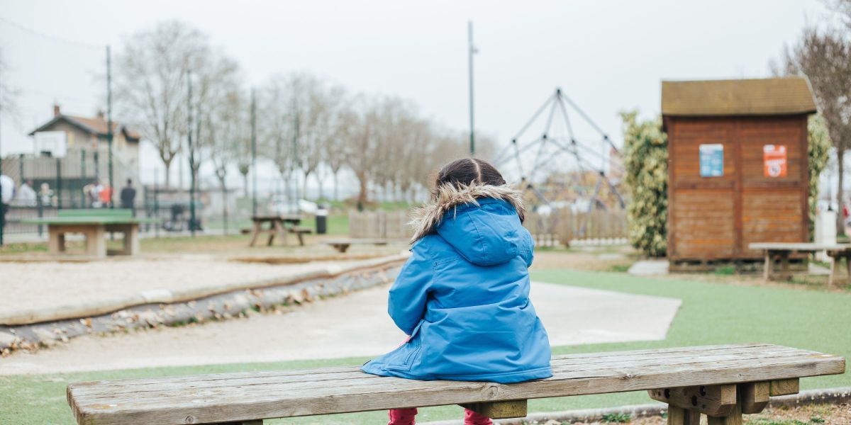 Man Found the Same Girl Sitting Alone in the Park Every Day – When He ...